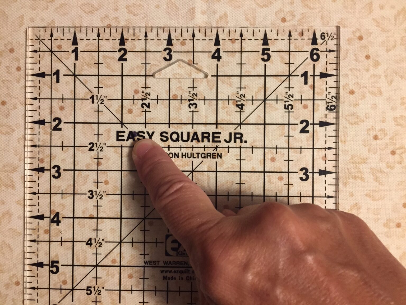 Easy Quarter Square Triangle Blocks for Beginners - lakegirlquilts