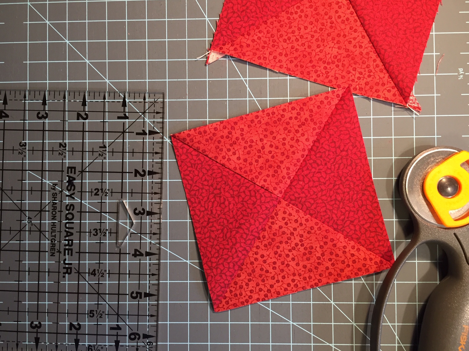 Easy Quarter Square Triangle Blocks for Beginners - lakegirlquilts