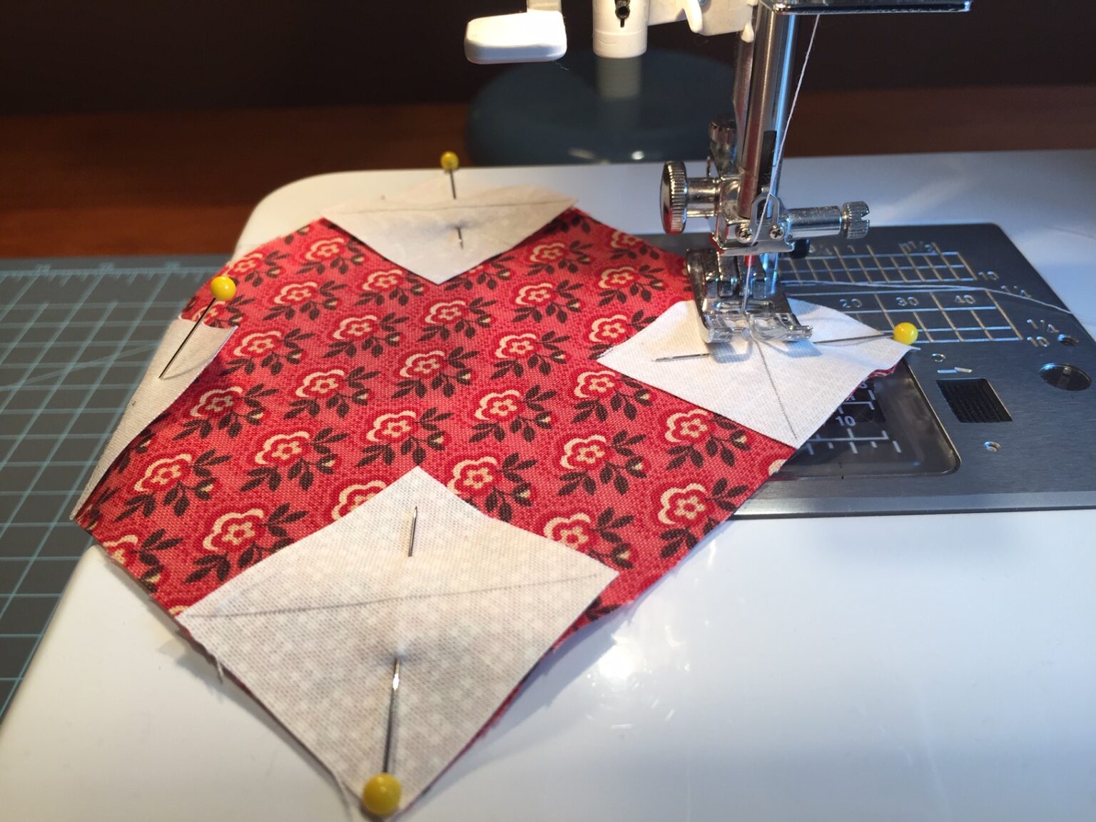 Snowball Sawtooth Quilt Block for Beginners - lakegirlquilts
