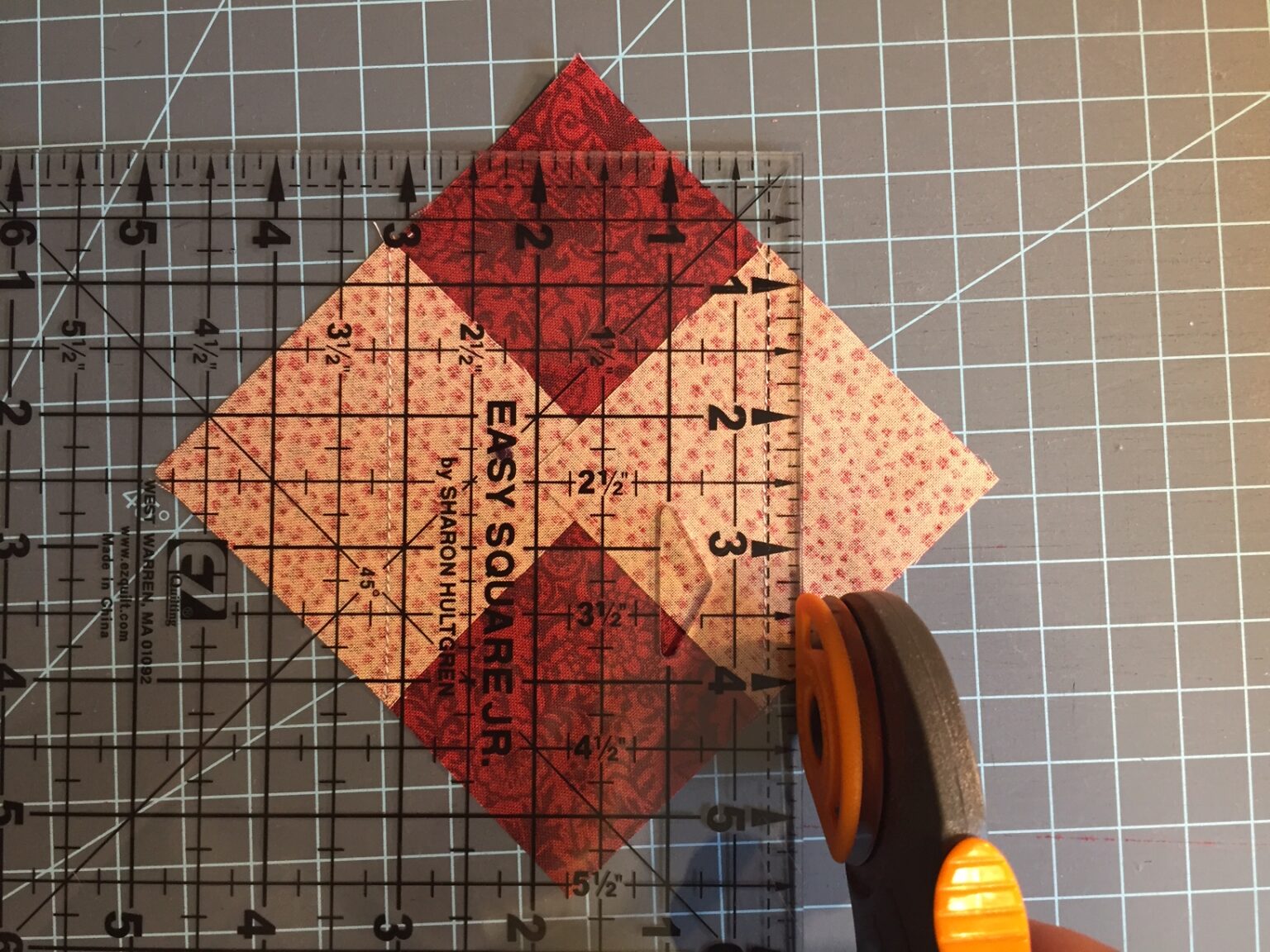 How to Make a Square in a Square Quilt Block for Beginners - lakegirlquilts