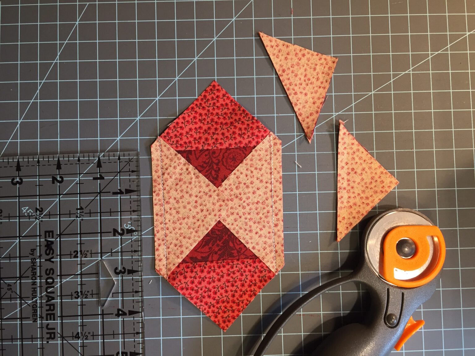 How to Make a Square in a Square Quilt Block for Beginners - lakegirlquilts