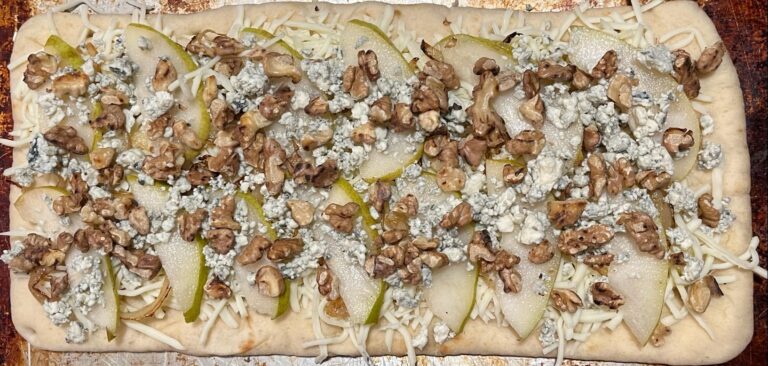 Honey Pear Blue Cheese Flatbread - lakegirlquilts